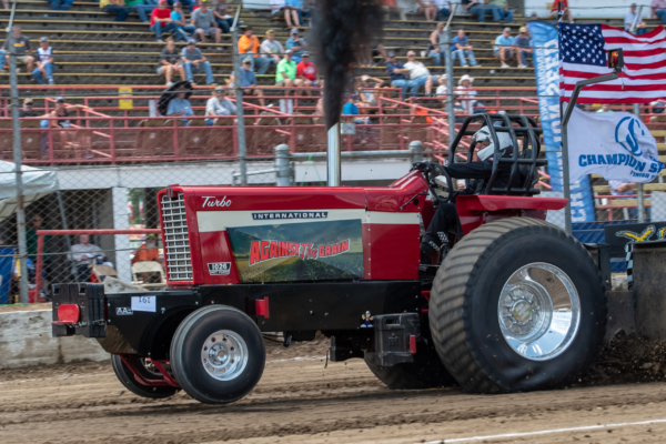 85 Limited Pro Stock Tractors – The Pullers Championship